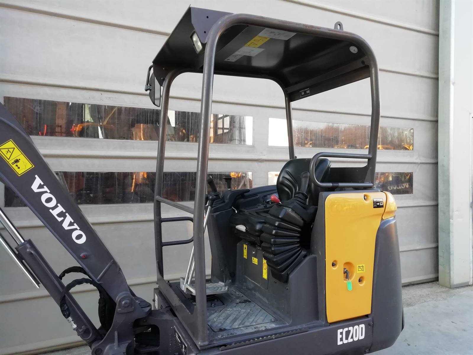 Attrezzature, benne ed escavatori usati VOLVO EC20D MINIESCAVATORE da Comai s.p.a.